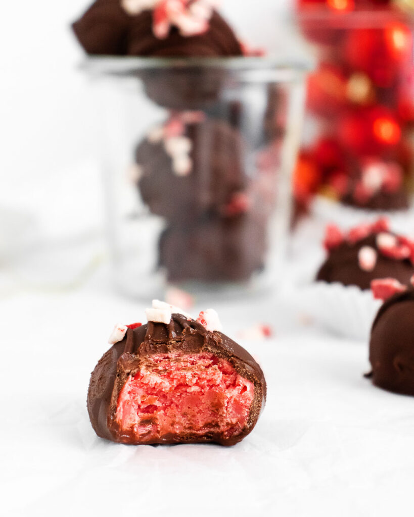 These 4-ingredient Peppermint Bark Truffles are super easy and delicious!