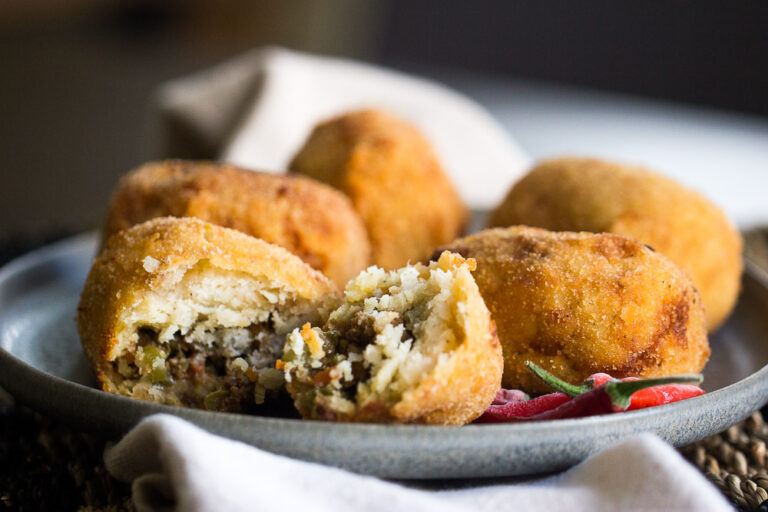 These kroket kentang (potato croquette) are incredibly flaky and flavorful