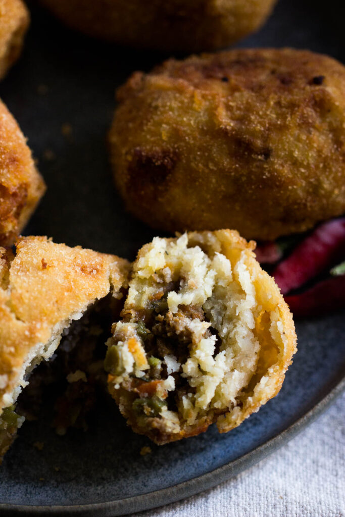 These kroket kentang (potato croquette) are incredibly flaky and flavorful