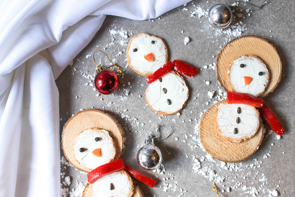 Who can resist these 5-minute snowman crackers