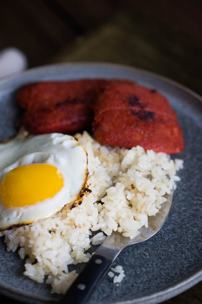 Easy to make garlic fried rice (sinangag) recipe with leftover rice!
