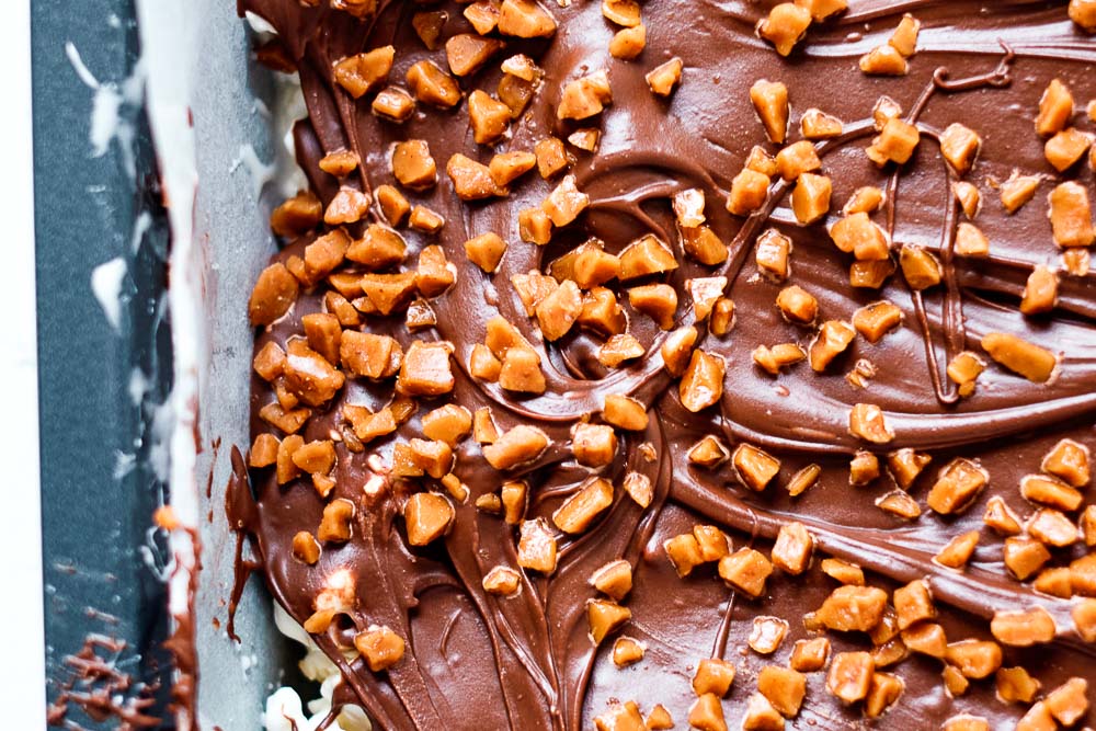 Nut-free and no-bake chocolate chip popcorn bars