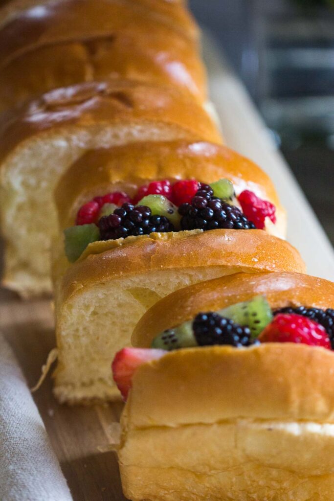 Quick, easy, and creamy Japanese fruit sandwich (fruit sando)